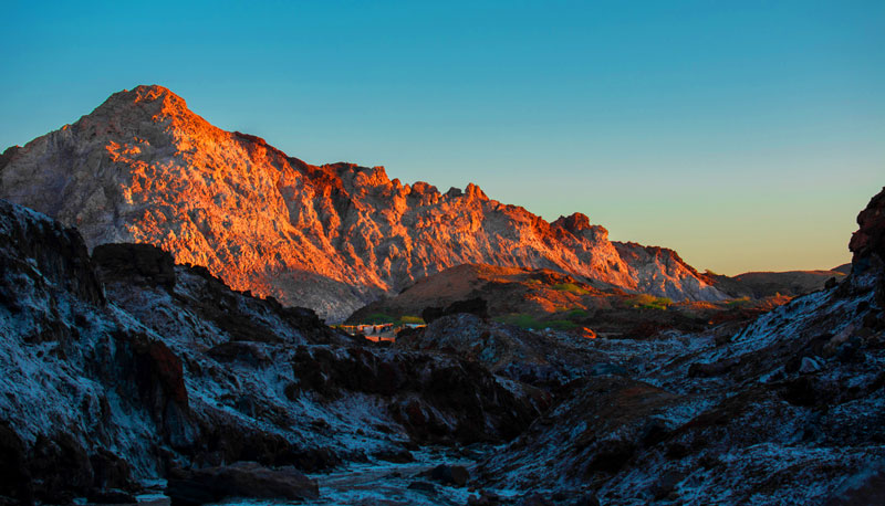 دره رنگین کمان کجاست؟ راهنمای سفر به جعبه مداد رنگی در دل خاک سرخ ...